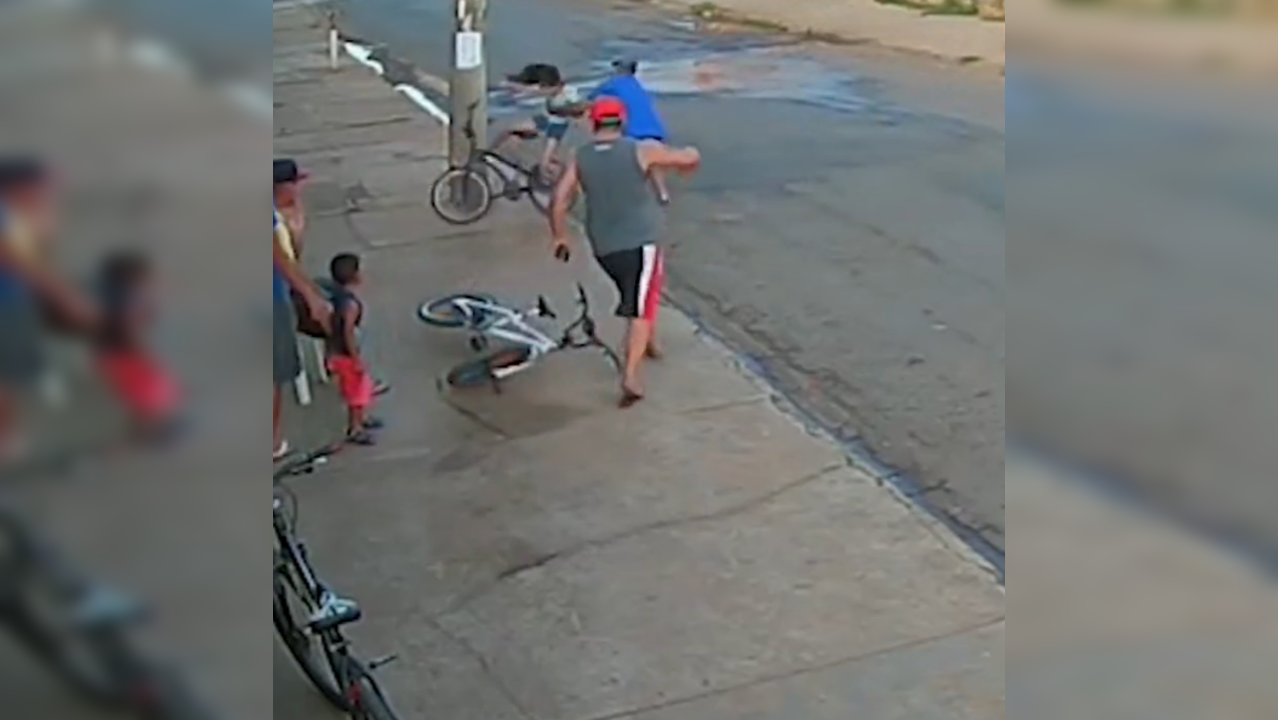 Dramatic video shows man heroically saving a little girl on a bicycle ...