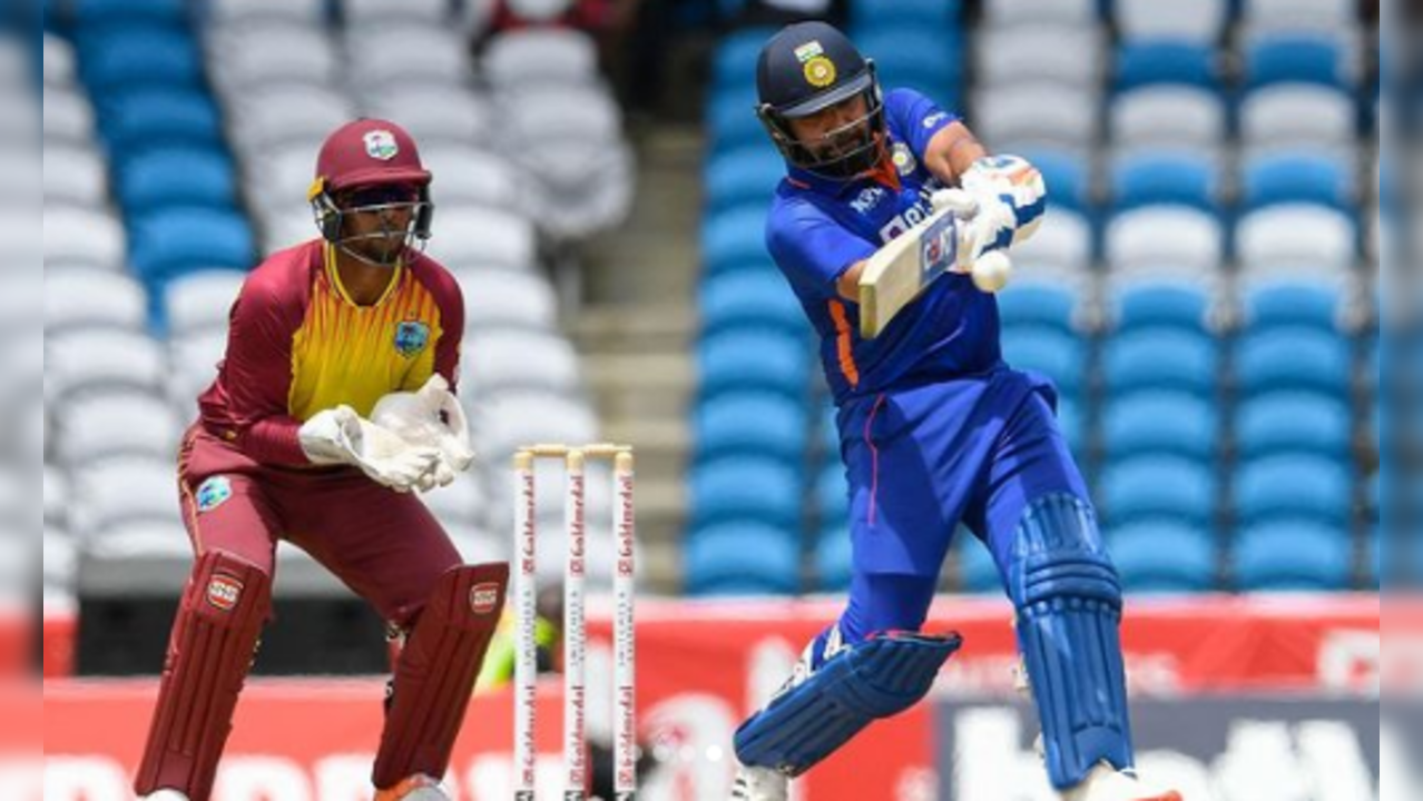 Twitterati slams Rohit Sharma’s reaction with Dinesh Karthik in T20I ...