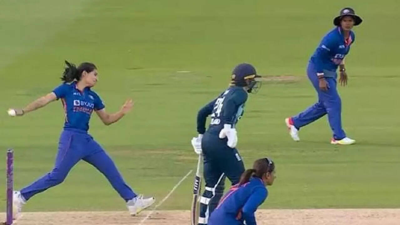 Viral thread shows how Charlotte Dean left non-striker's end early on ...