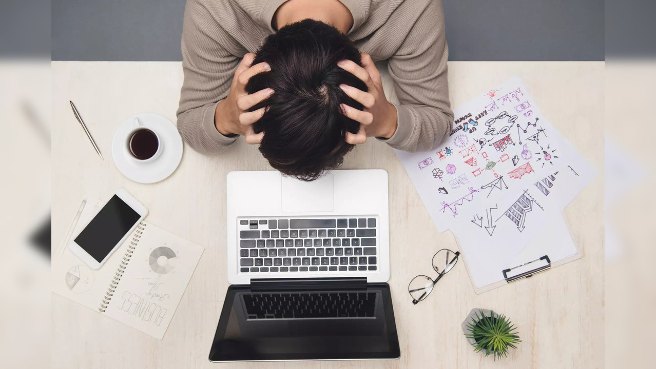 50 per cent Indian employees to resign due to burnout - long remote ...