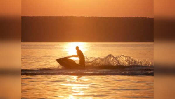 Florida man tries to ride Jet Ski to the Bahamas in West Indies, goes ...