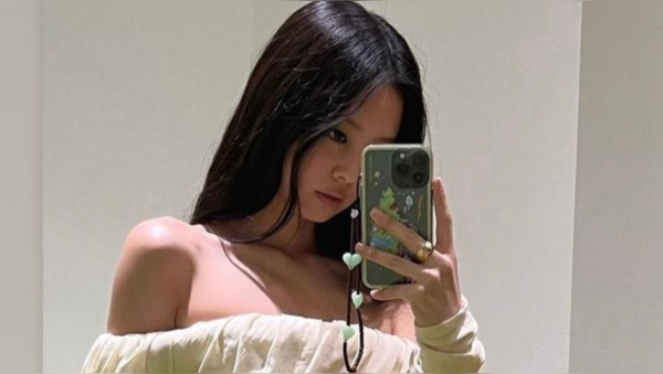 Blackpink star Jennie's off-shoulder mini dress is a wardrobe classic ...