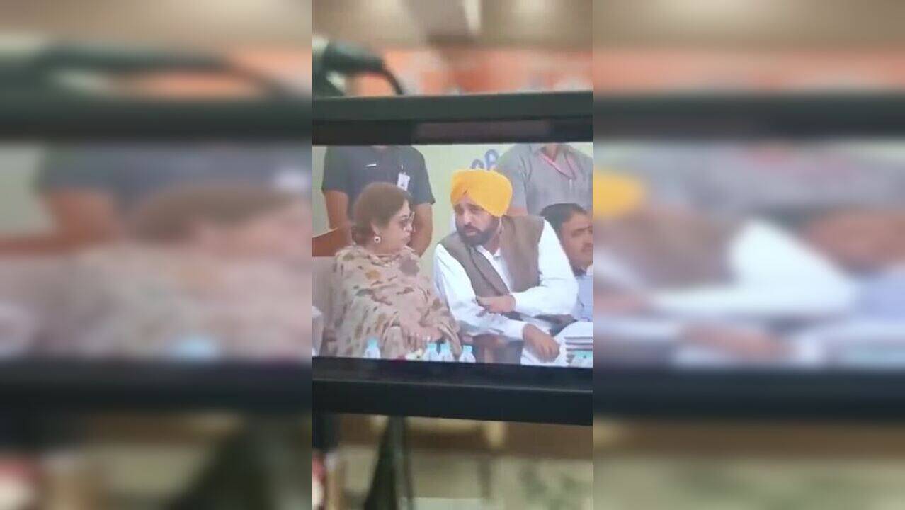 Kirron Kher wears face mask as Punjab CM Bhagwant Mann speaks, viral video sparks ‘stinky breath ...