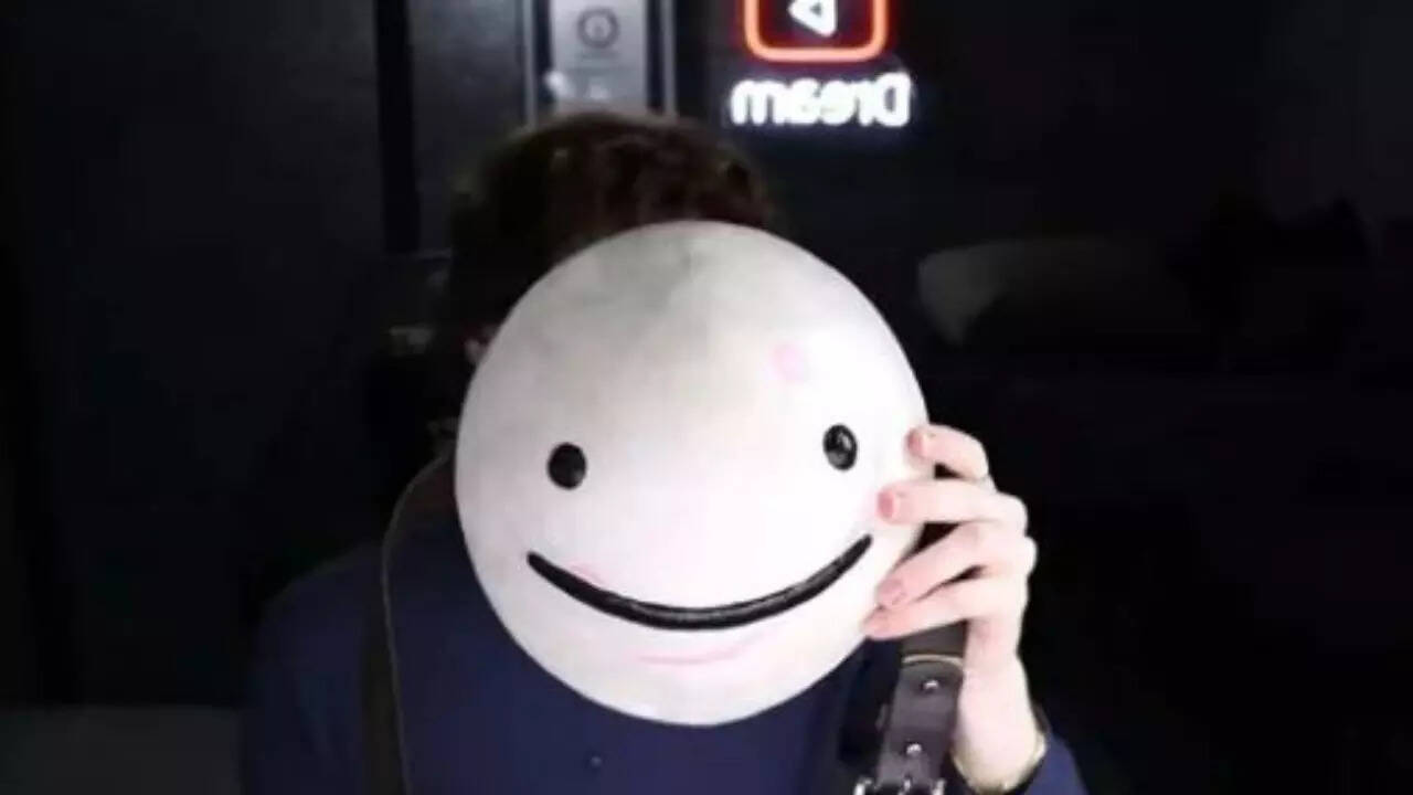 Minecraft YouTuber Dream finally reveals his face on camera, video goes ...