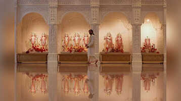 Stunning! Dubai's majestic Hindu temple opens to public on Dussehra ...