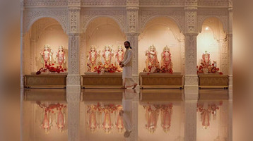 Stunning! Dubai's majestic Hindu temple opens to public on Dussehra ...