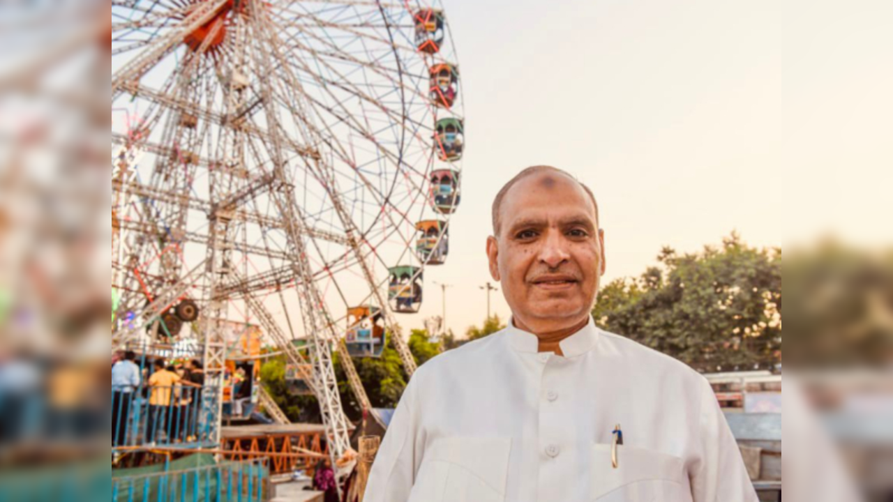 Meet Aslam, the jhoolewala spreading joy at Ram Mandir-themed Luv Kush ...