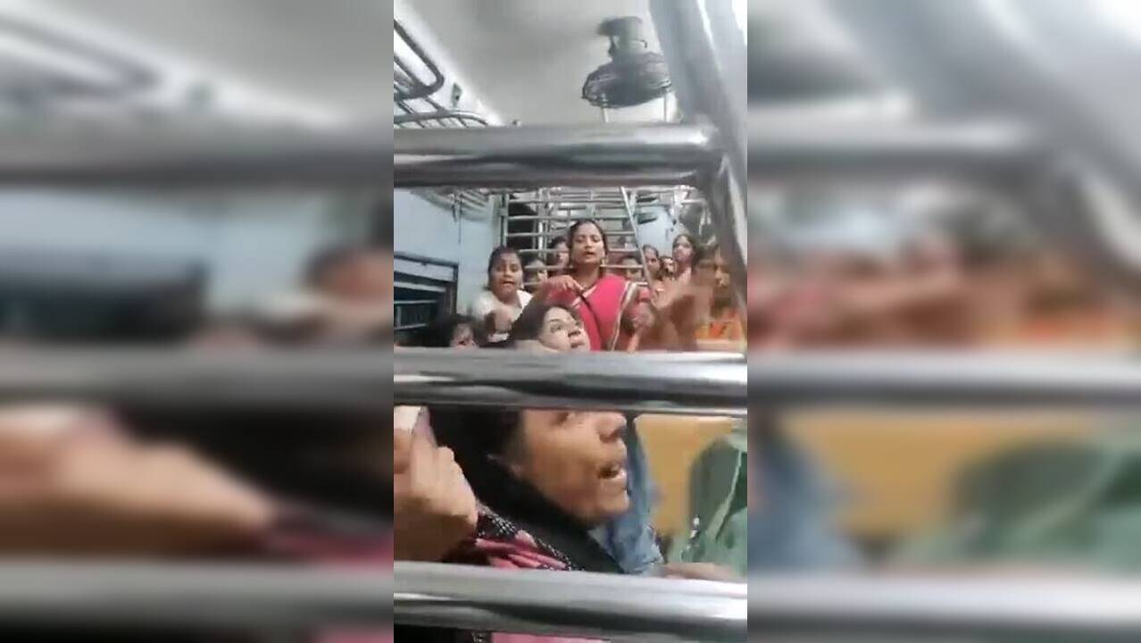 Mumbai local train fight| Viral video: Women passengers fight over seat ...