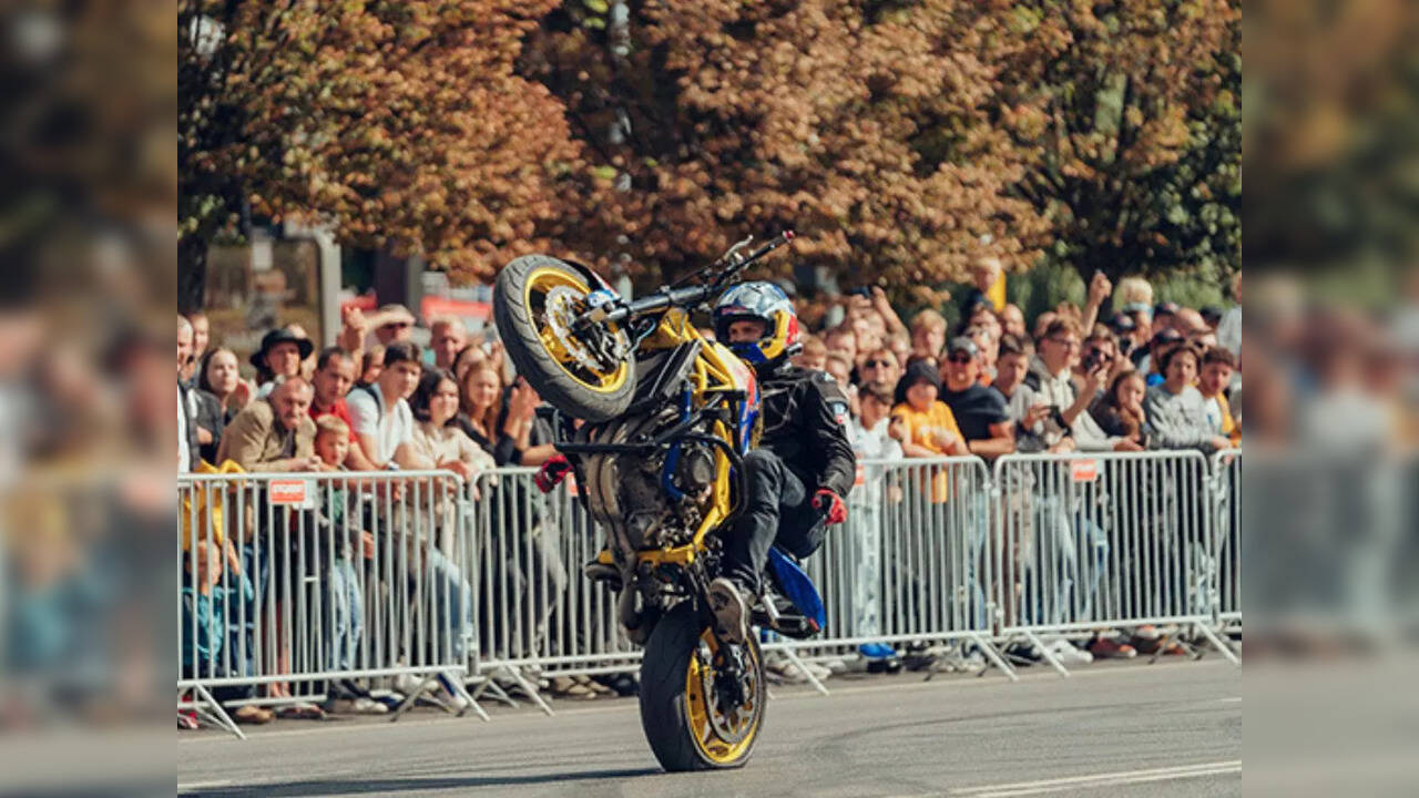 Stunt rider performs longest no-hands wheelie for 1,902 feet, breaks ...