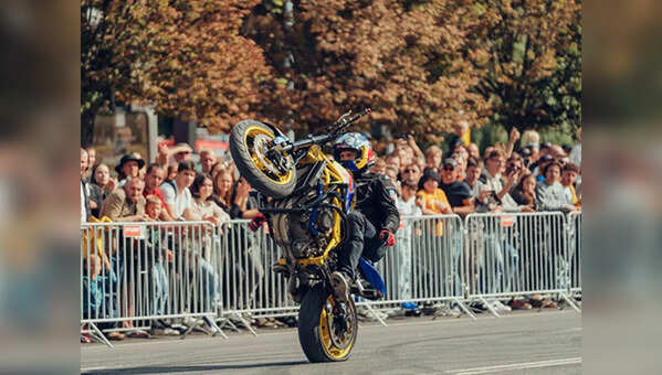 Stunt rider performs longest no-hands wheelie for 1,902 feet, breaks ... Stunt rider performs longest no-hands wheelie for 1,902 feet, breaks ...