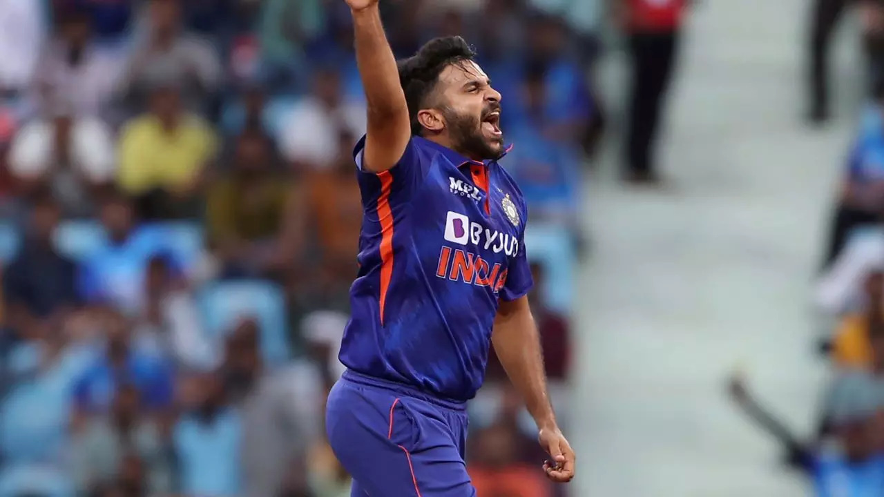 Before you ask about someone's consistency, you should check...: Shardul Thakur to journo on ...