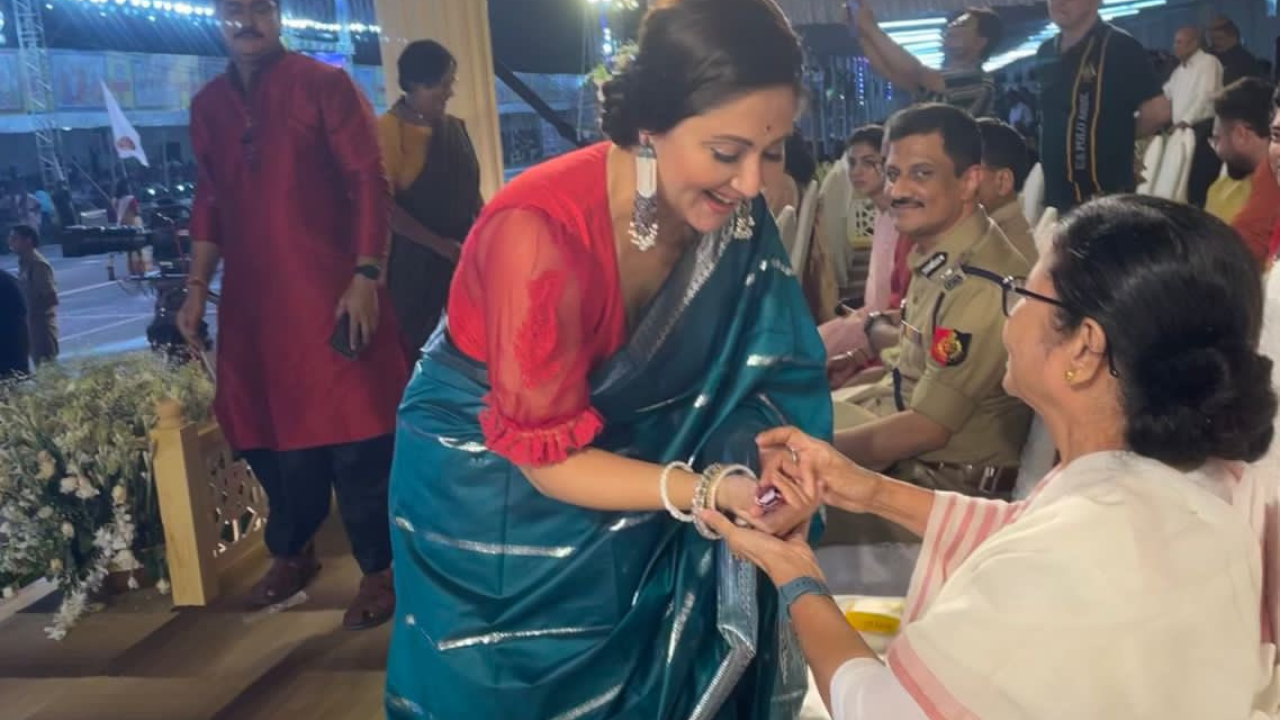 Criminal Justice actress Swastika Mukherjee meets Bengal CM Mamata ...
