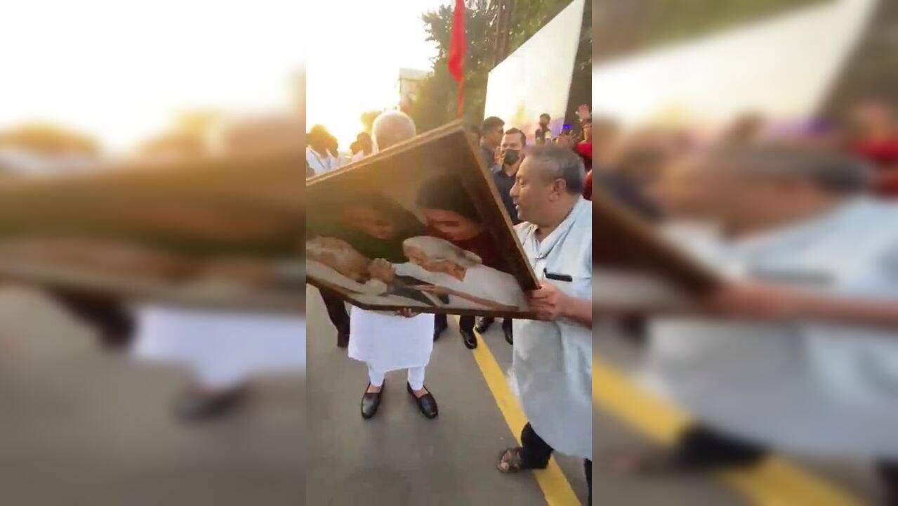 Viral video: PM Narendra Modi gets down from his car to accept ...