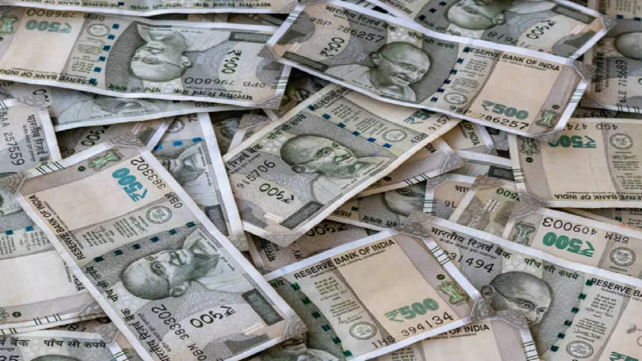 Pune DRI Seizes Counterfeit Indian Currency Notes Of Rs 500