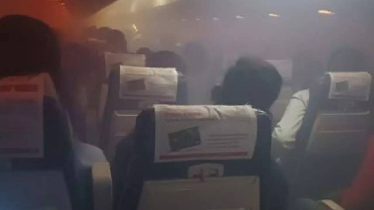 Crew tells us to pray: Passengers of smoke-filled SpiceJet flight ...