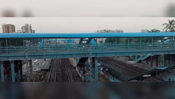 Mumbai: Western Railway's new FOB at Khar Road station opened for ...