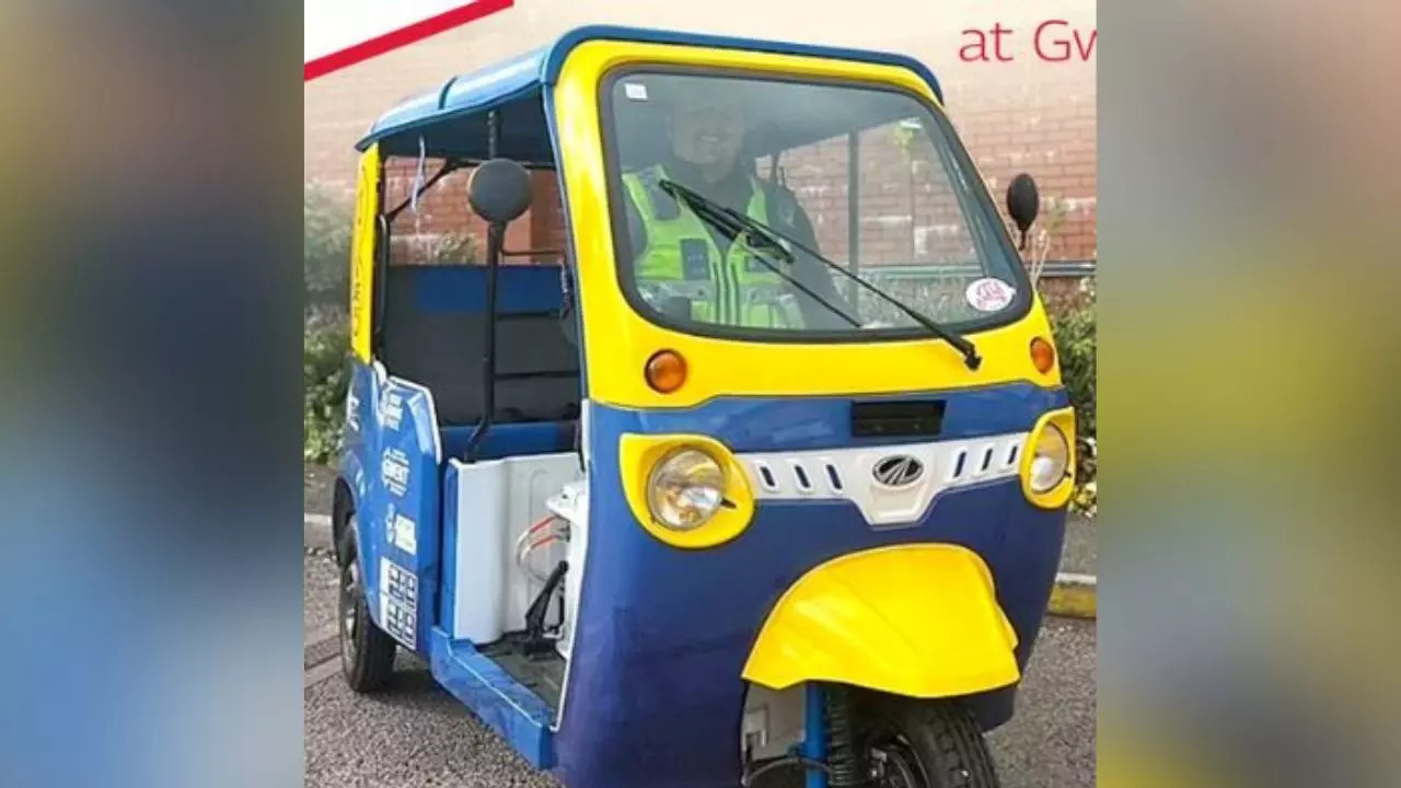 UK police to use auto-rickshaws for patrolling, internet amused - Check ...