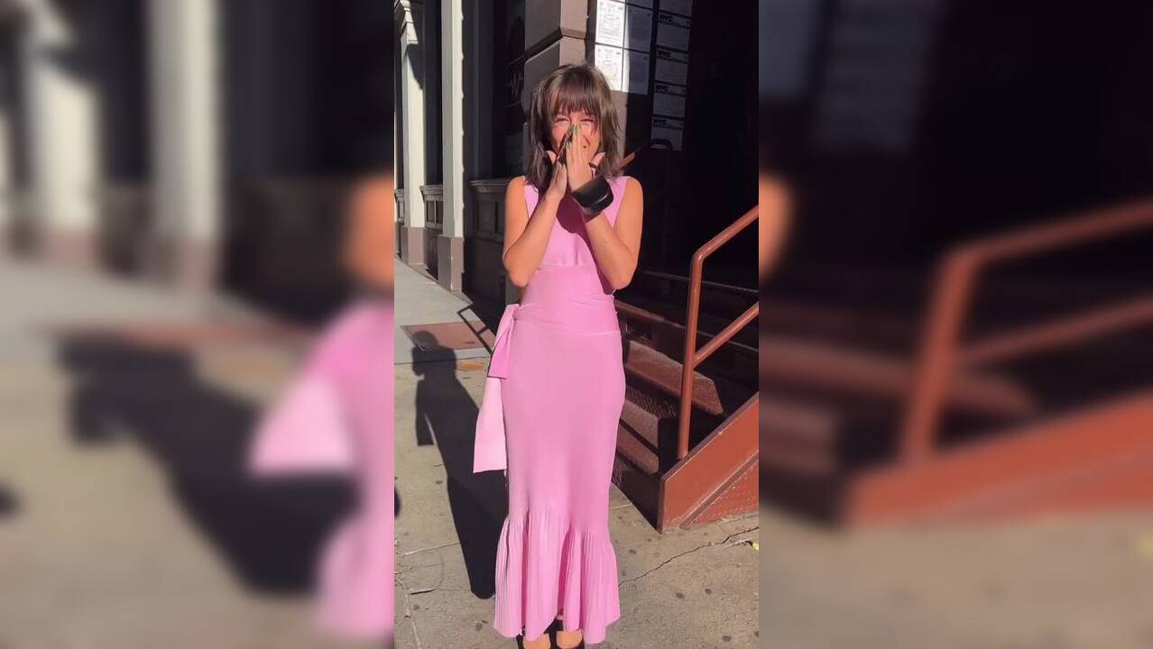 Viral video: Woman wears dress that changes colour in the sun, netizens ...