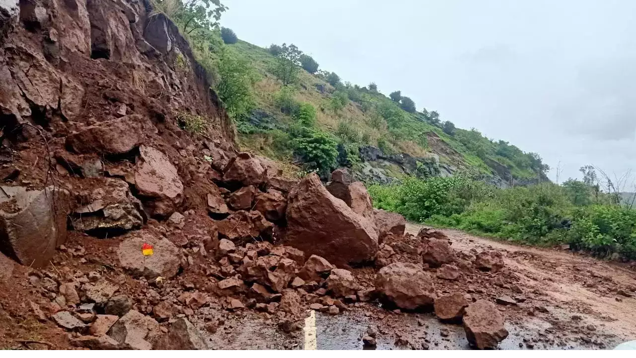 4 Killed In Deadly Kashmir Landslides 6 Rescued Alive India News