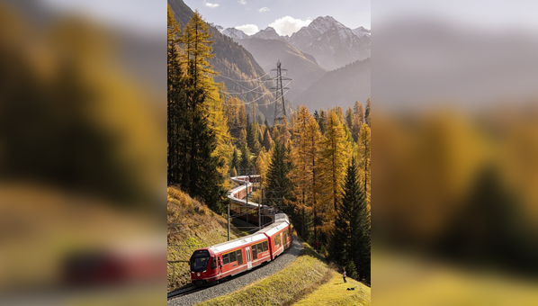 World's longest passenger train with 100 coaches wound through 22 tunnels and 48 bridges in the ...
