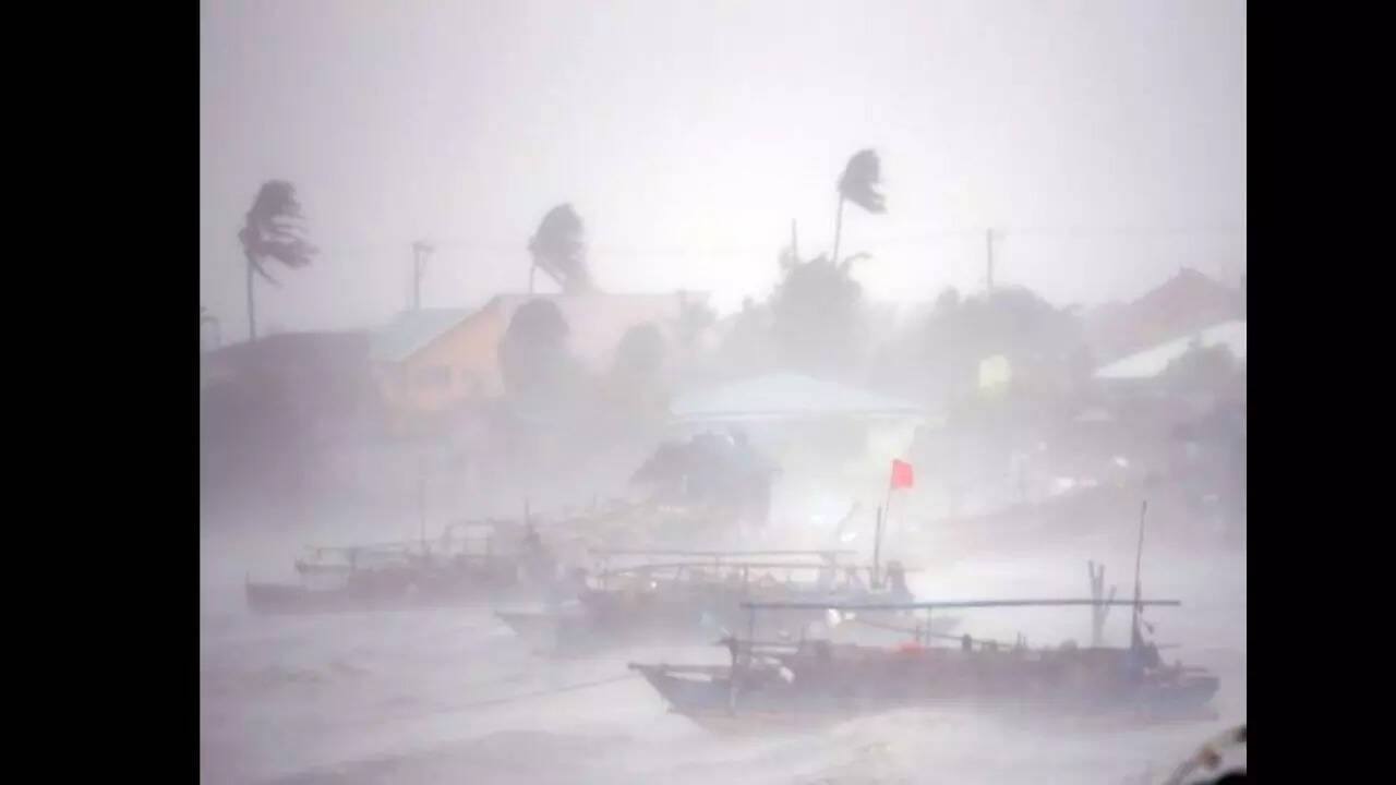 Death toll from severe tropical storm Paeng nears 100 in Philippines ...