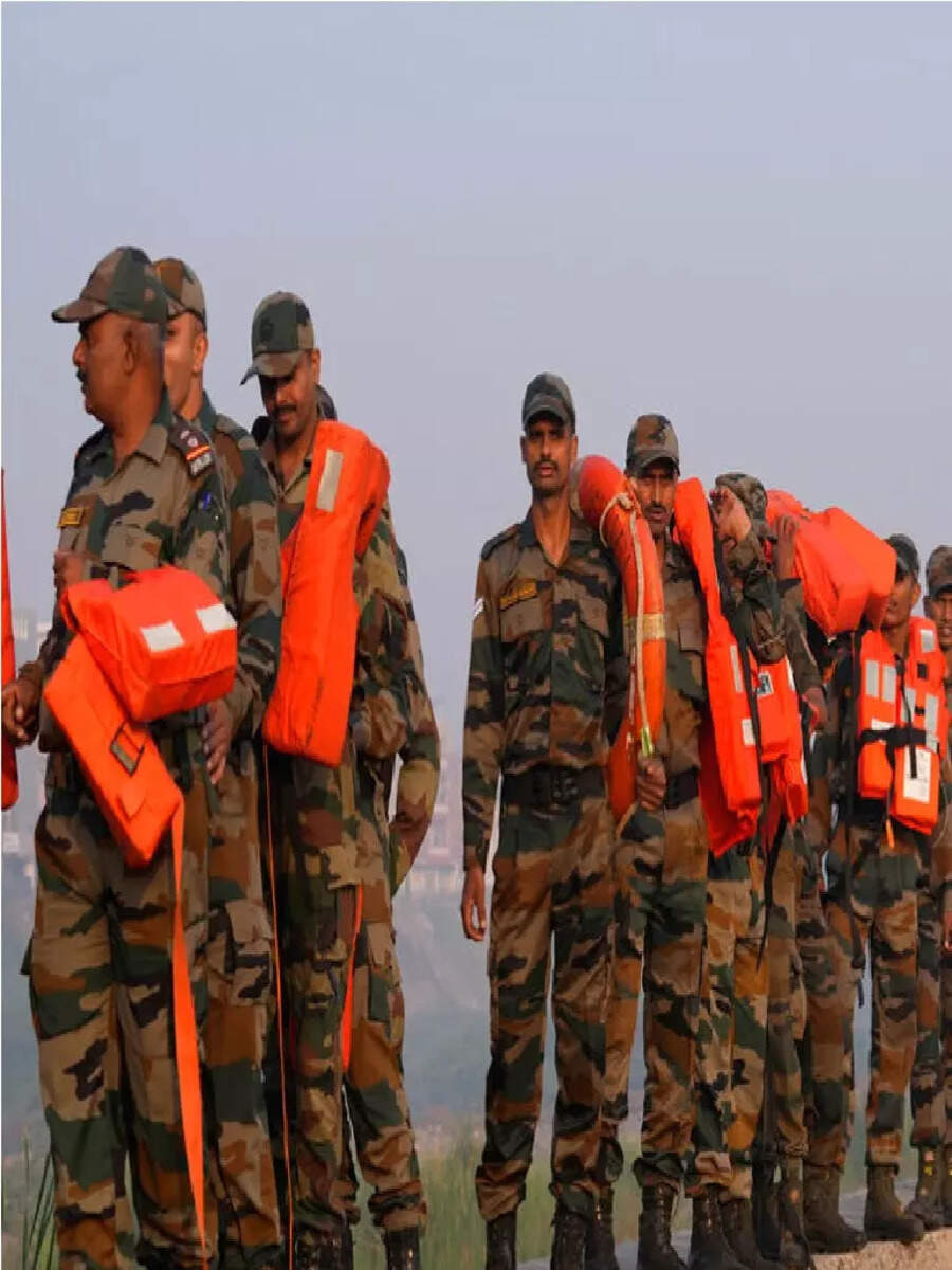 Gujarat bridge collapse: Army's massive rescue operation in Morbi ...