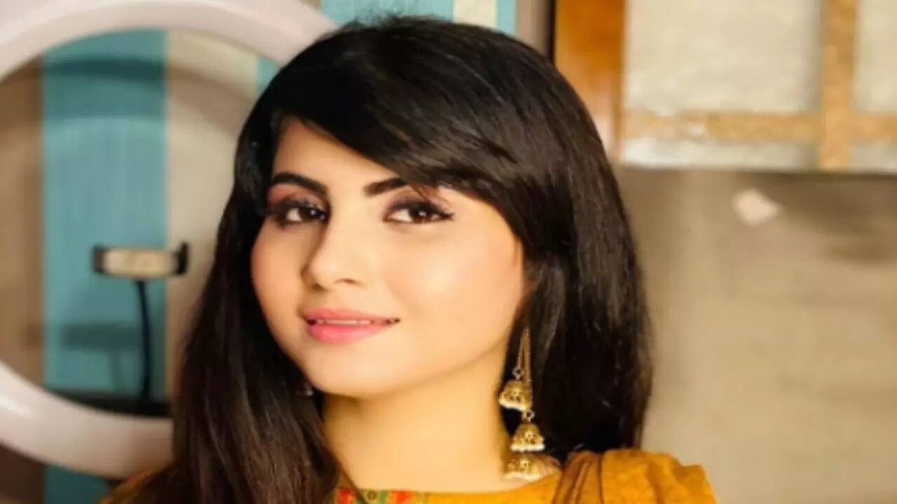 Pakistani actress Sehar Shinwari will ‘marry’ a Zimbabwean guy if Zimbabwe beats India in T20 ...