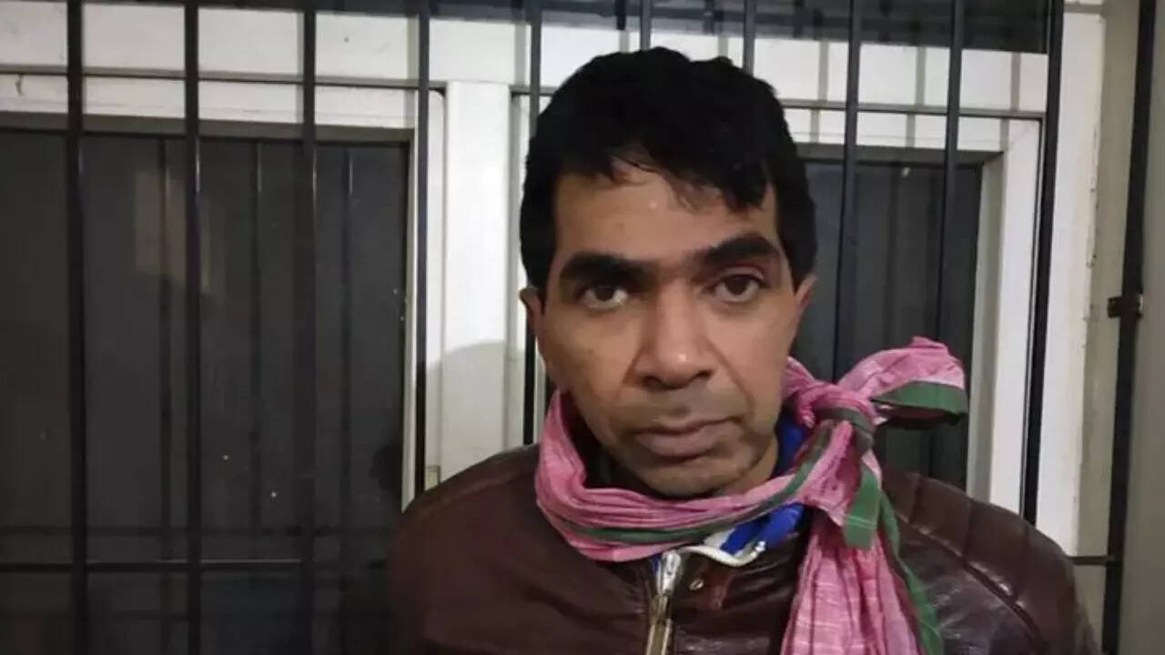 Mumbai: Undertrial gangster brings bottle filled with mosquitoes to ...
