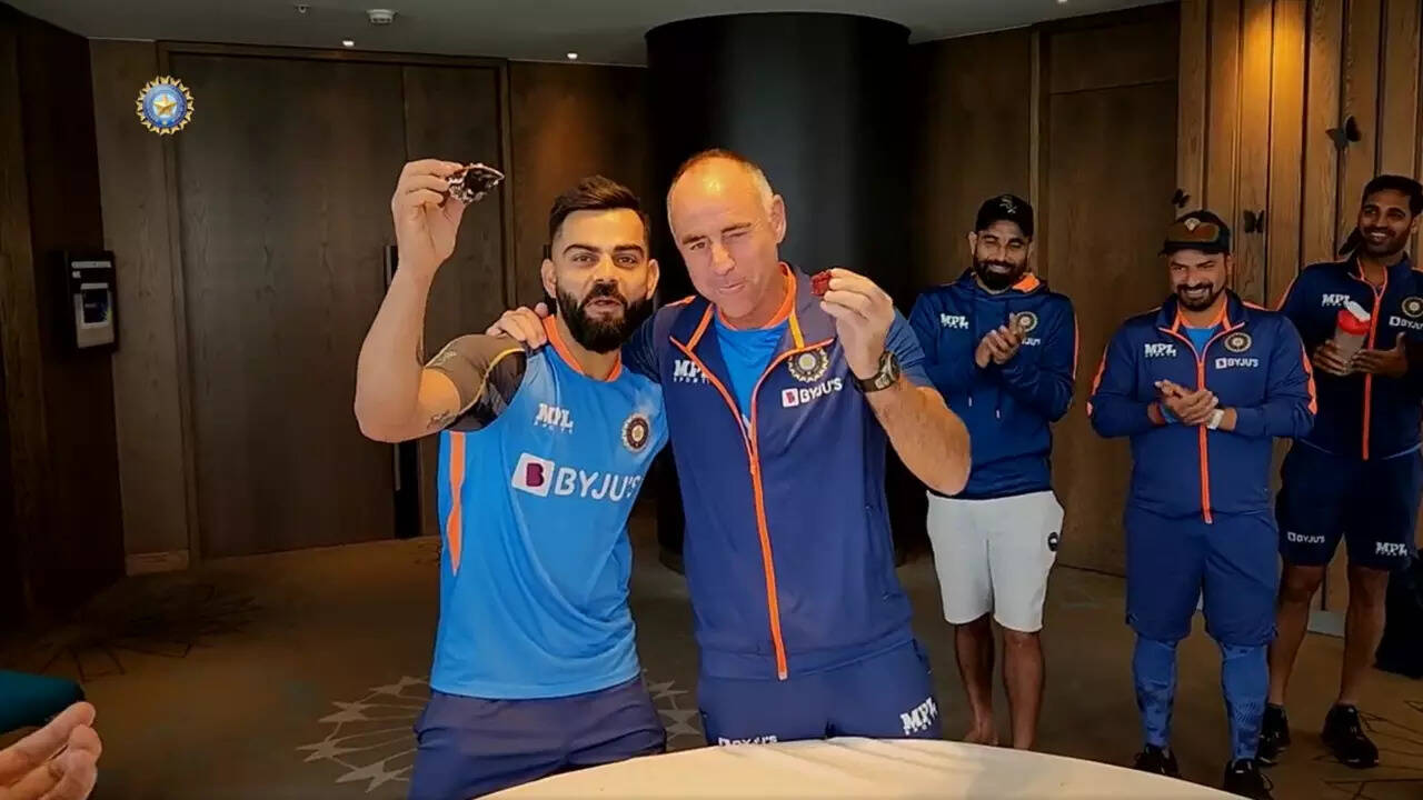 WATCH: Virat Kohli cuts cake to celebrate his 34th birthday with Indian ...