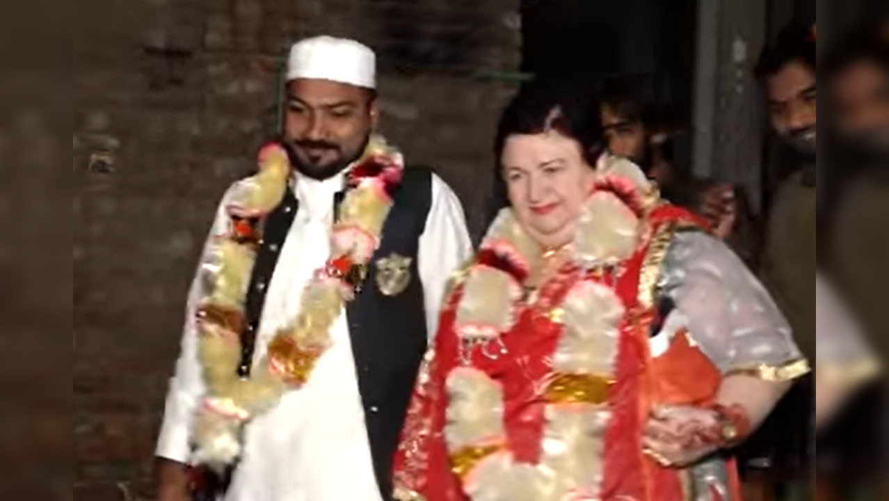 Love Beyond Borders: 83-year-old Polish woman travels to Pakistan to marry 28-year-old auto ...
