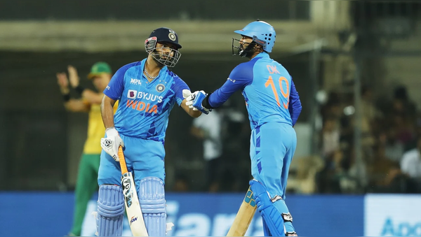EXPLAINED: Why Rishabh Pant replaced Dinesh Karthik for Super12 game ... EXPLAINED: Why Rishabh Pant replaced Dinesh Karthik for Super12 game ...
