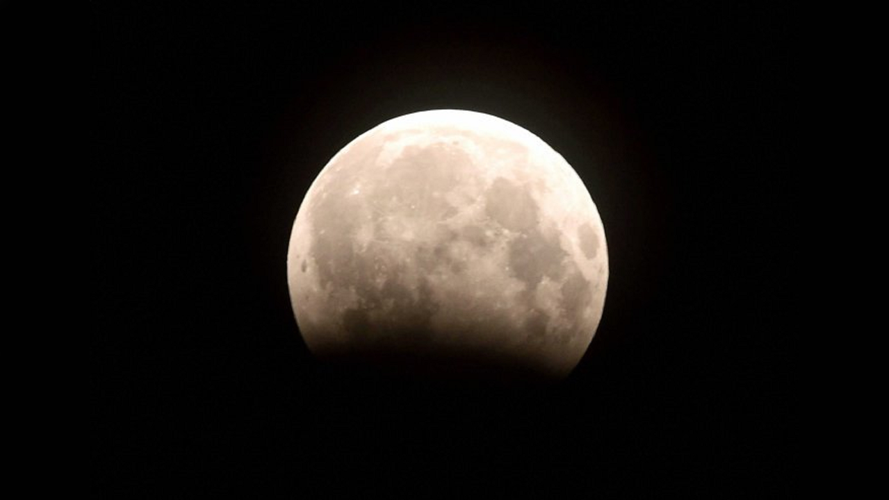 Lunar Eclipse Explained: How and why does it happen, and why does it ...
