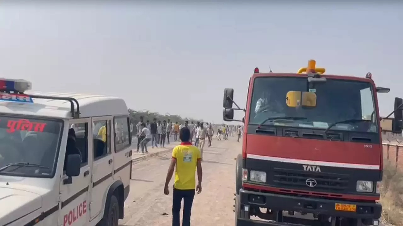 Rajasthan: Chaos erupts outside Balotra refinery in Barmer after ...