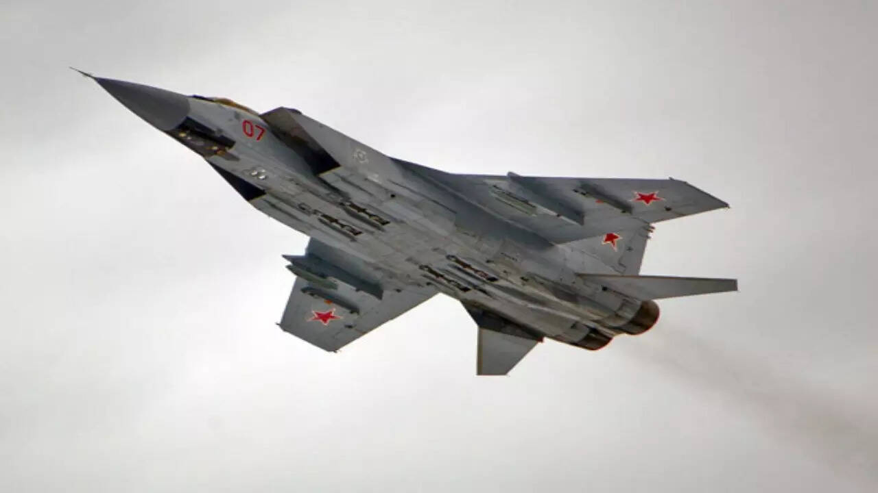 Ukrainian: MiG-31: Russian aircraft shoots Ukrainian pilots from a ...
