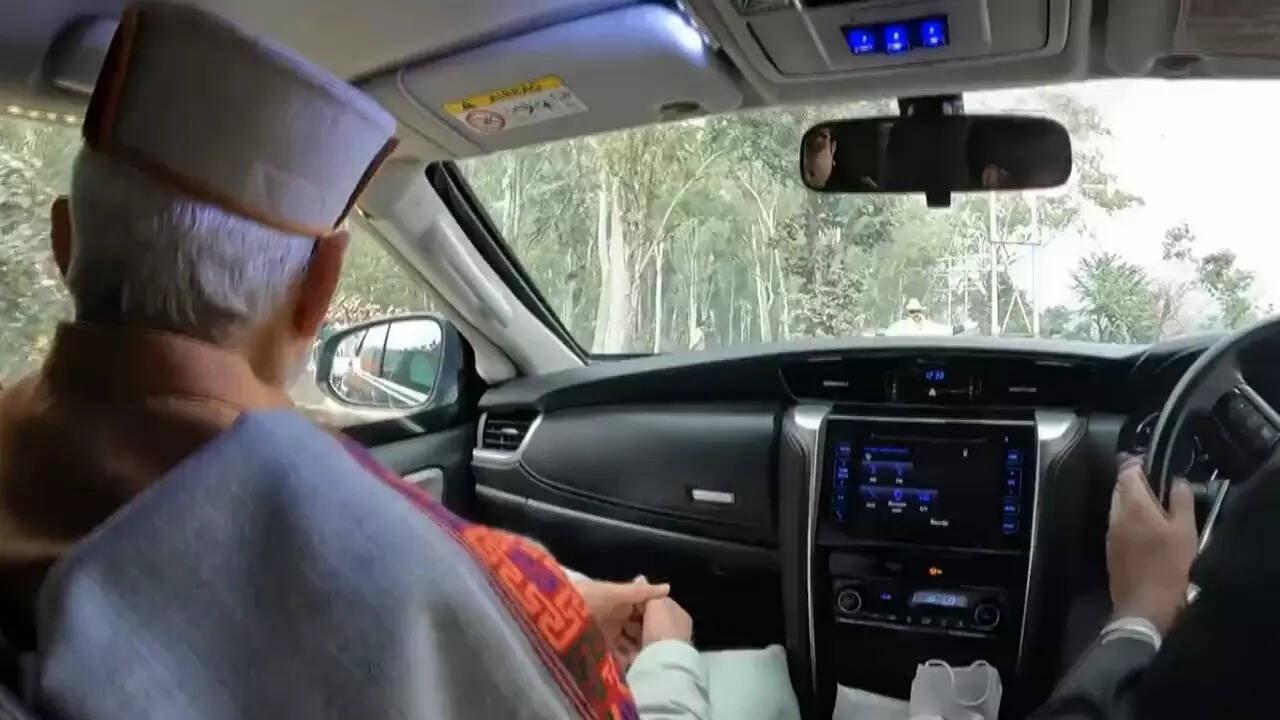 VIDEO: PM Modi stops his convoy to let ambulance pass in HP's Chambi ...