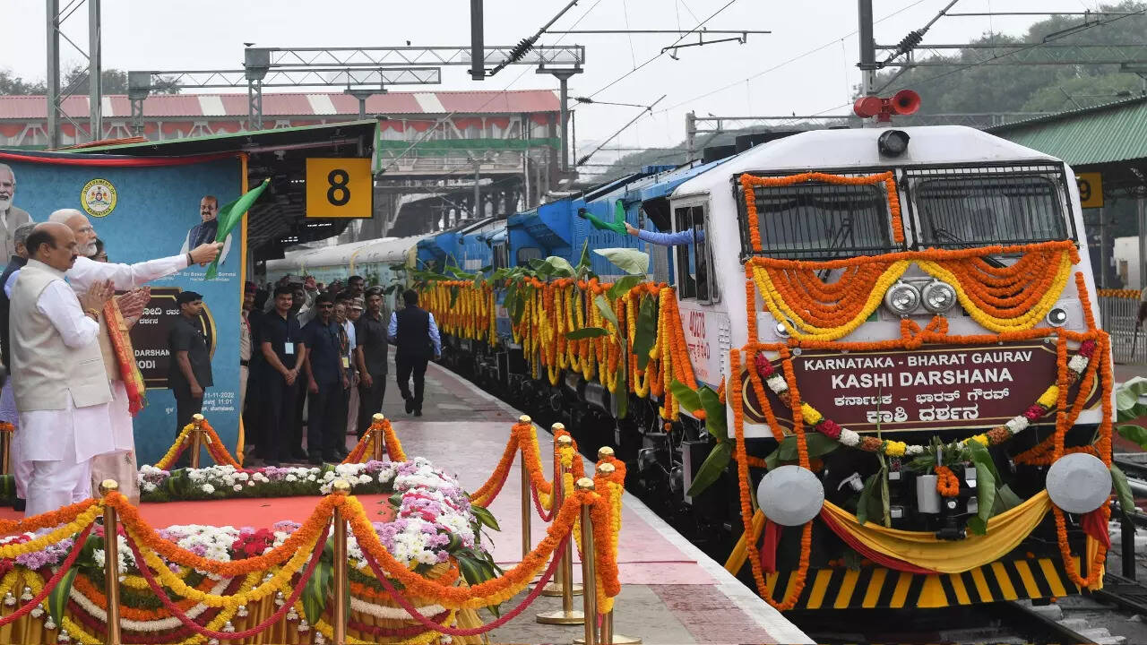 Bengaluru: PM Modi flags off ‘Bharat Gaurav Kashi Darshan' train; 7-day ...