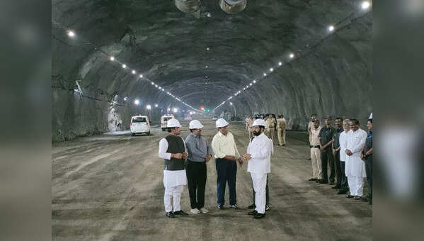 Mumbai-Pune Expressway 'Missing Link' Road to be completed by Dec 2023 ...