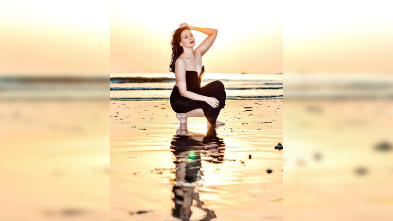 Model Rozlyn Khan says diagnosed with cancer, never experienced any ...