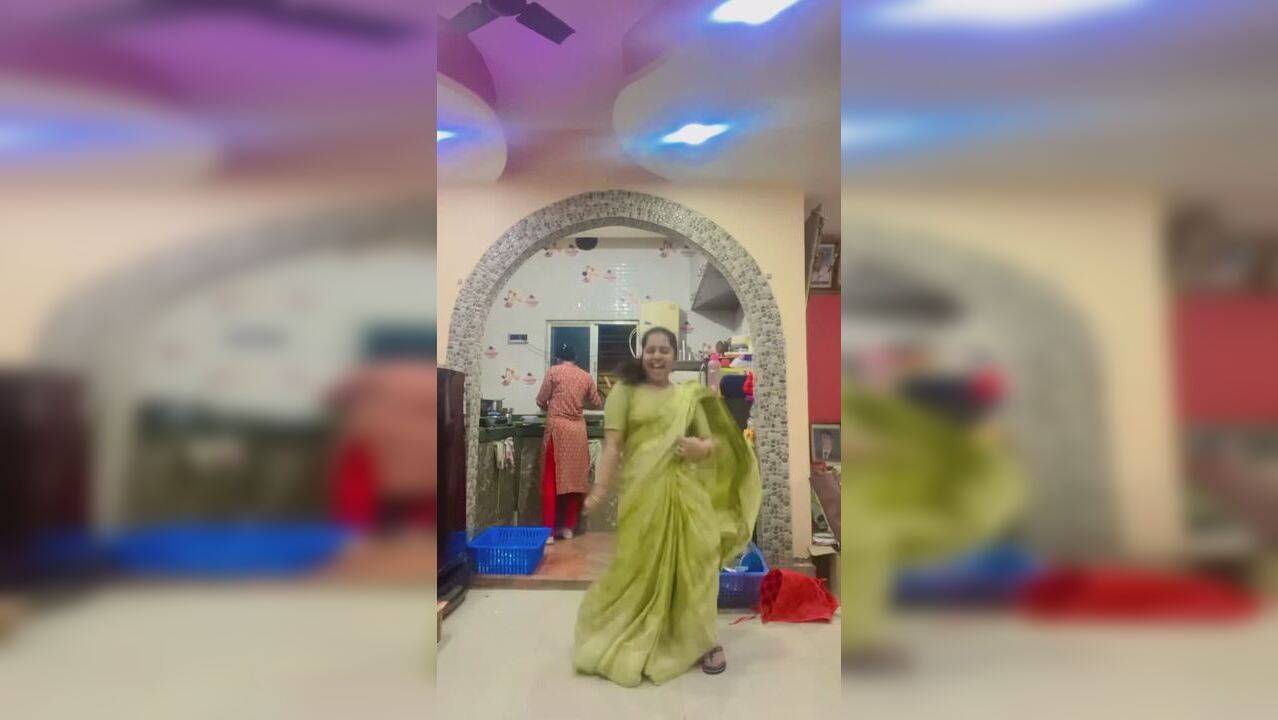 Dance video| Woman dances to Lat Lag Gayee in front of sasu ma, her ...