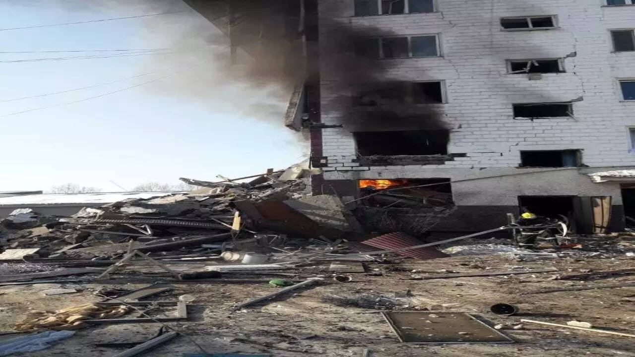 Russia: Russia: 9 people die in gas explosion at a five-storey ...