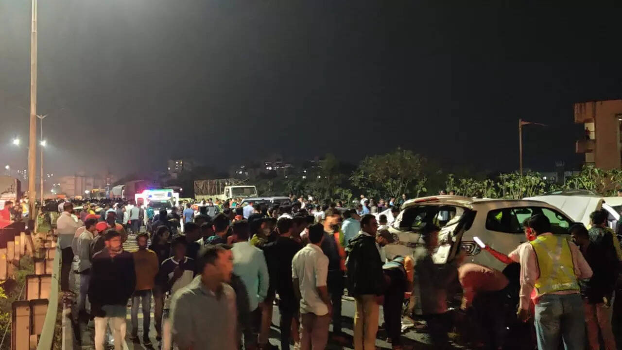 Pune highway accident LIVE updates: 48 vehicles damaged at Navale ...