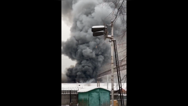 Russia: Massive fire at a building in Moscow near three railway ...