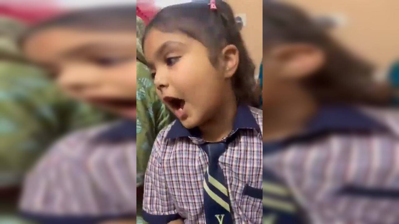 Little girl sings Hanuman bhajan in cute viral video | Times Now