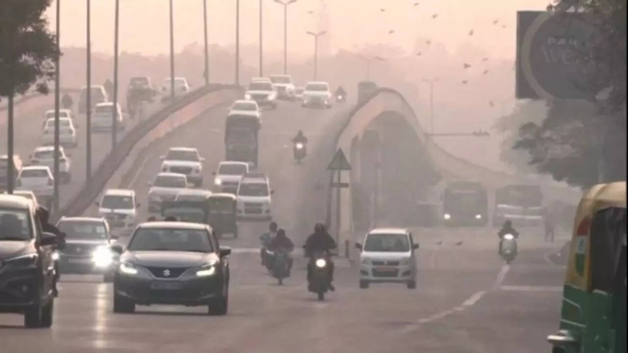 Delhi temperature reaches new low at 7.8 degrees, coldest November ...