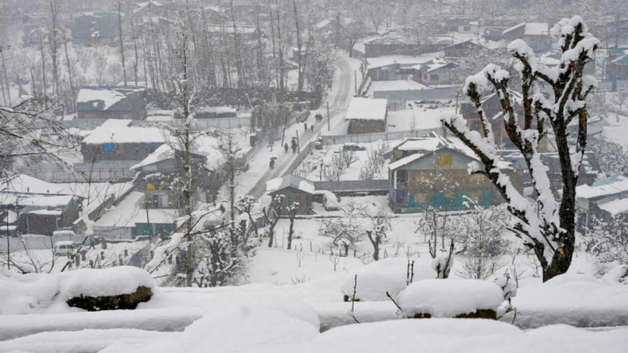 Jammu and Kashmir weather update: Srinagar records season's coldest ...