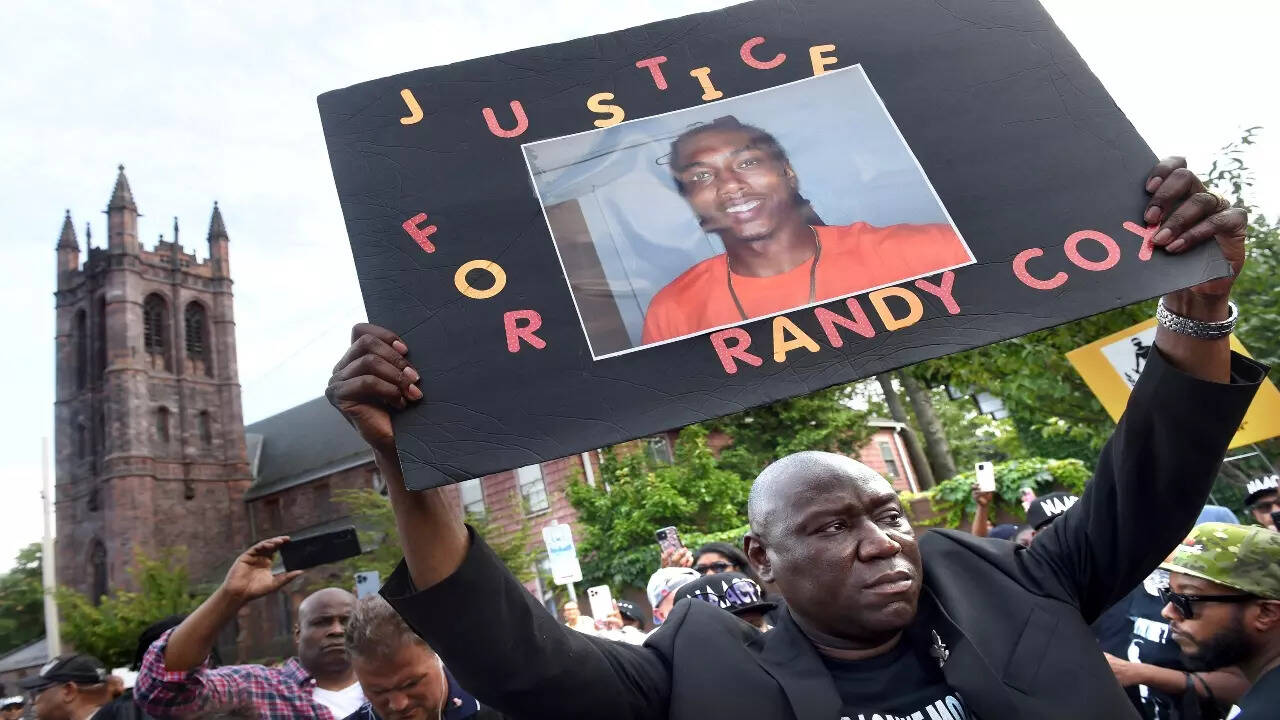 Randy Cox: 5 US Officers charged with 'cruelty' after black man ...