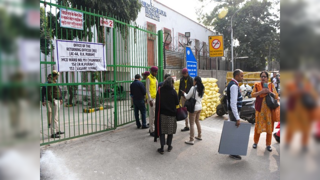 Delhi MCD Election (Chunav) 2022 Voting Percentage News, Photos, and ...