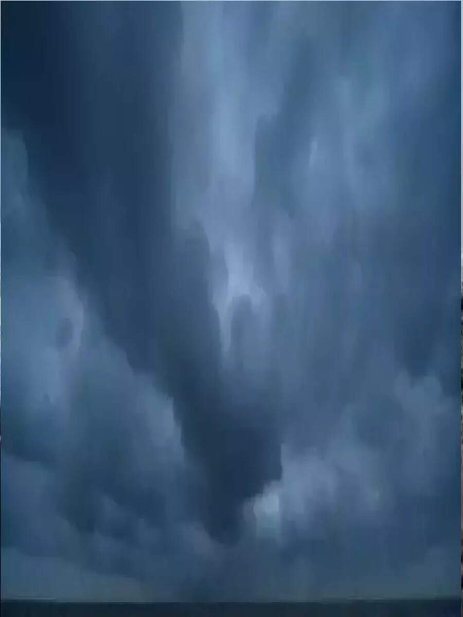 Cyclonic storm over Bay of Bengal likely to hit coast by Dec 8; Check ...