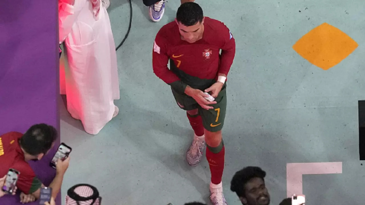 WATCH: Out of starting XI, Ronaldo walks off the pitch while his ...