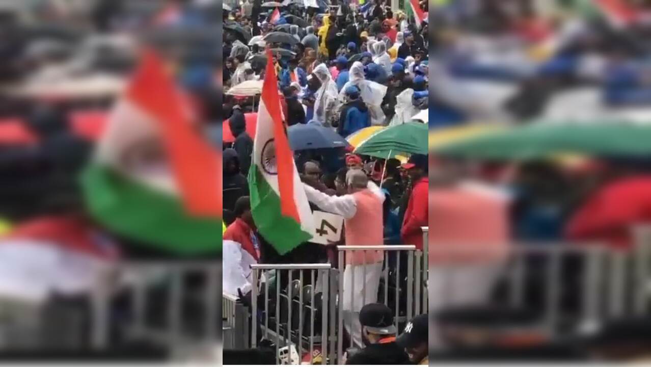 Man wearing PM Modi's mask dances to Nach Punjaban after BJP's ...